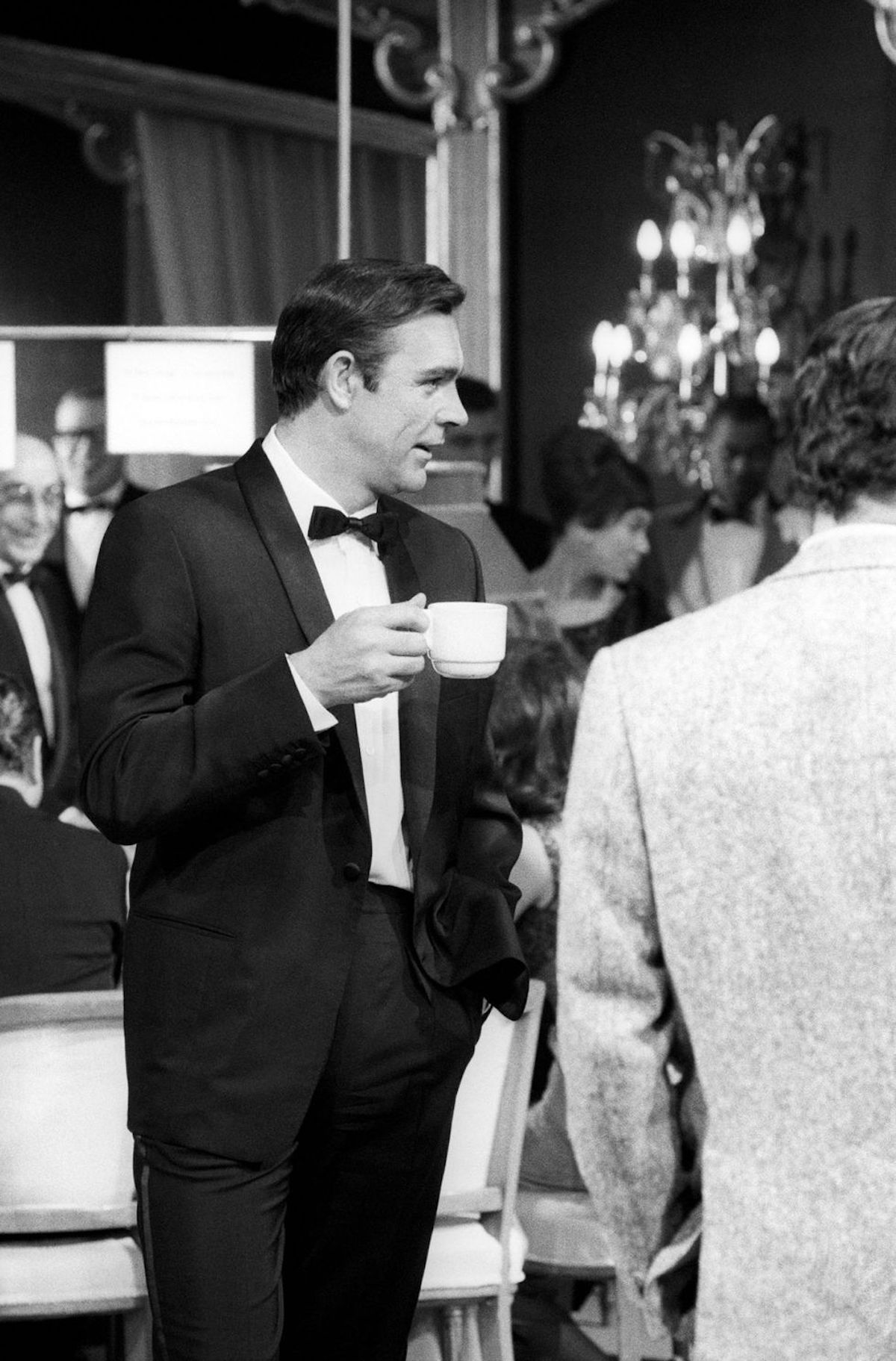 20 härliga bakom kulisserna-bilder från James Bond-inspelningar genom åren