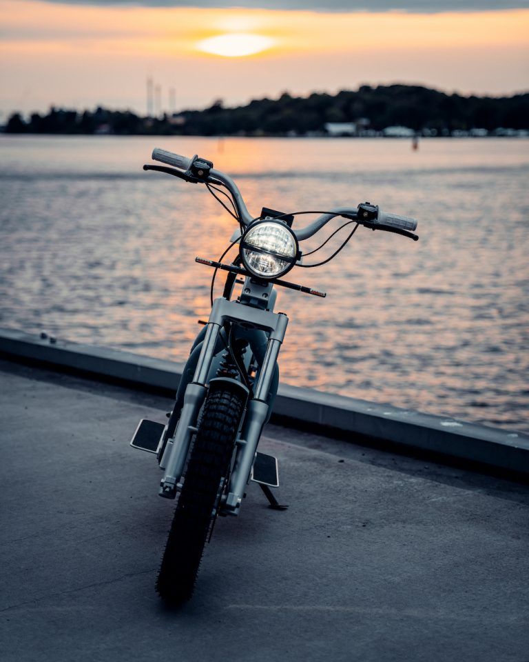 Svenska Cakes nya elmoppe är storstadspendlarens våta dröm