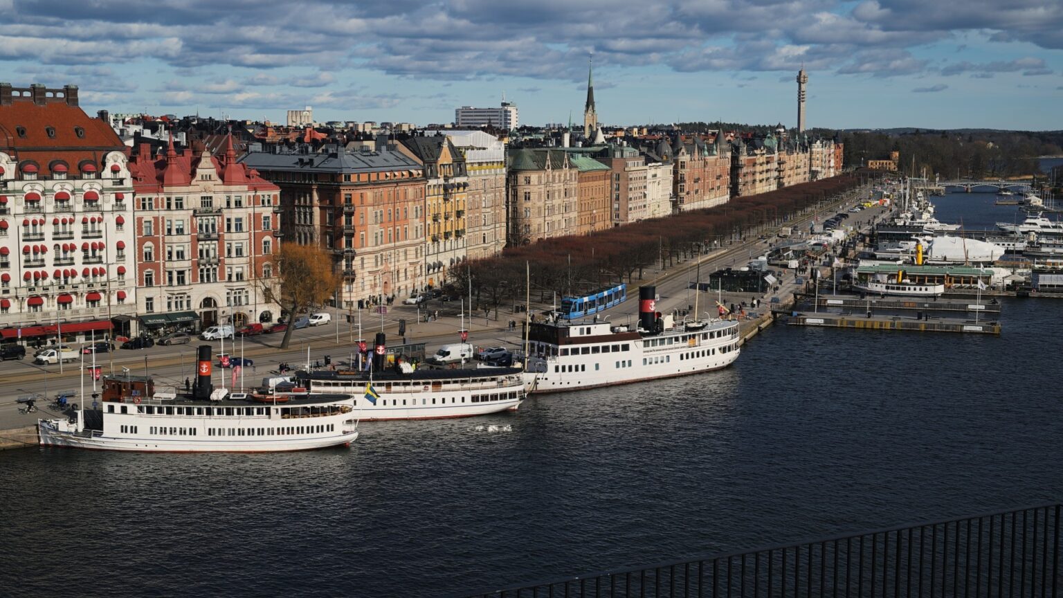 Stockholm har fått en ny takbar – och utsikten är svårslagen