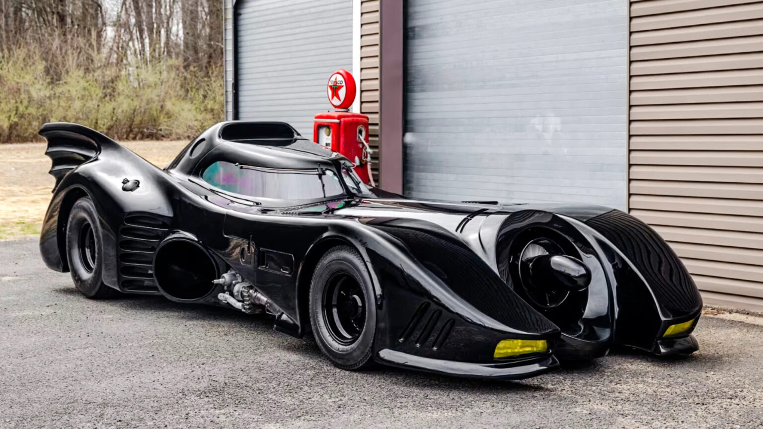 Batmobilen från Tim Burtons Batman-filmer är till salu